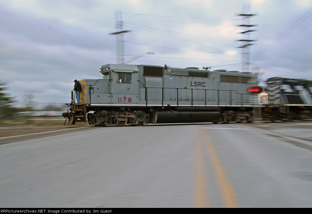 LSRC 1178 crosses Long Lake Ave.